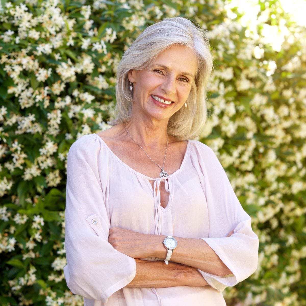 What Kind of Makeup Should an Older Woman Wear?